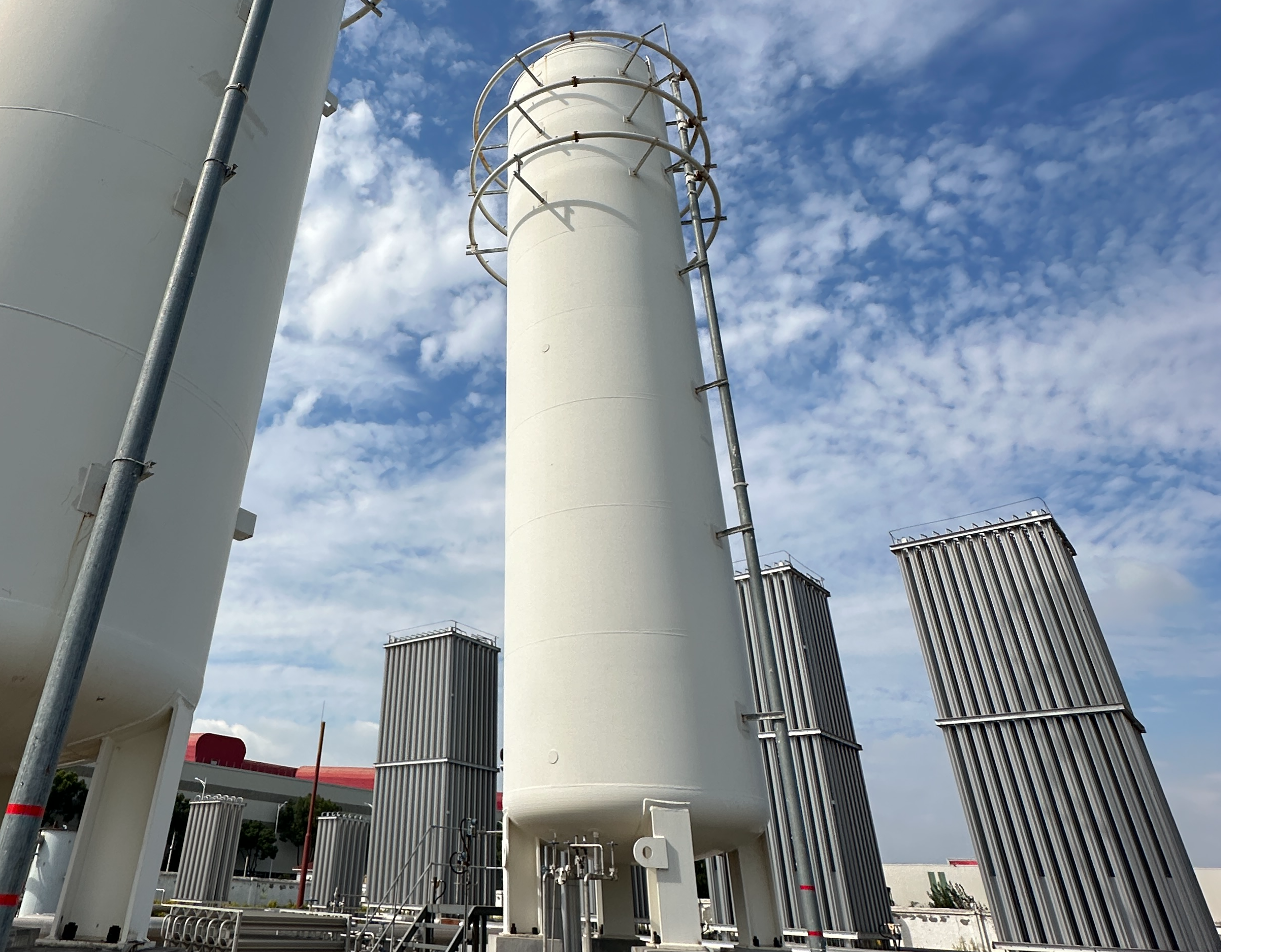 Compact Vertical LNG Tank from China manufacturer - CNGLNG.com