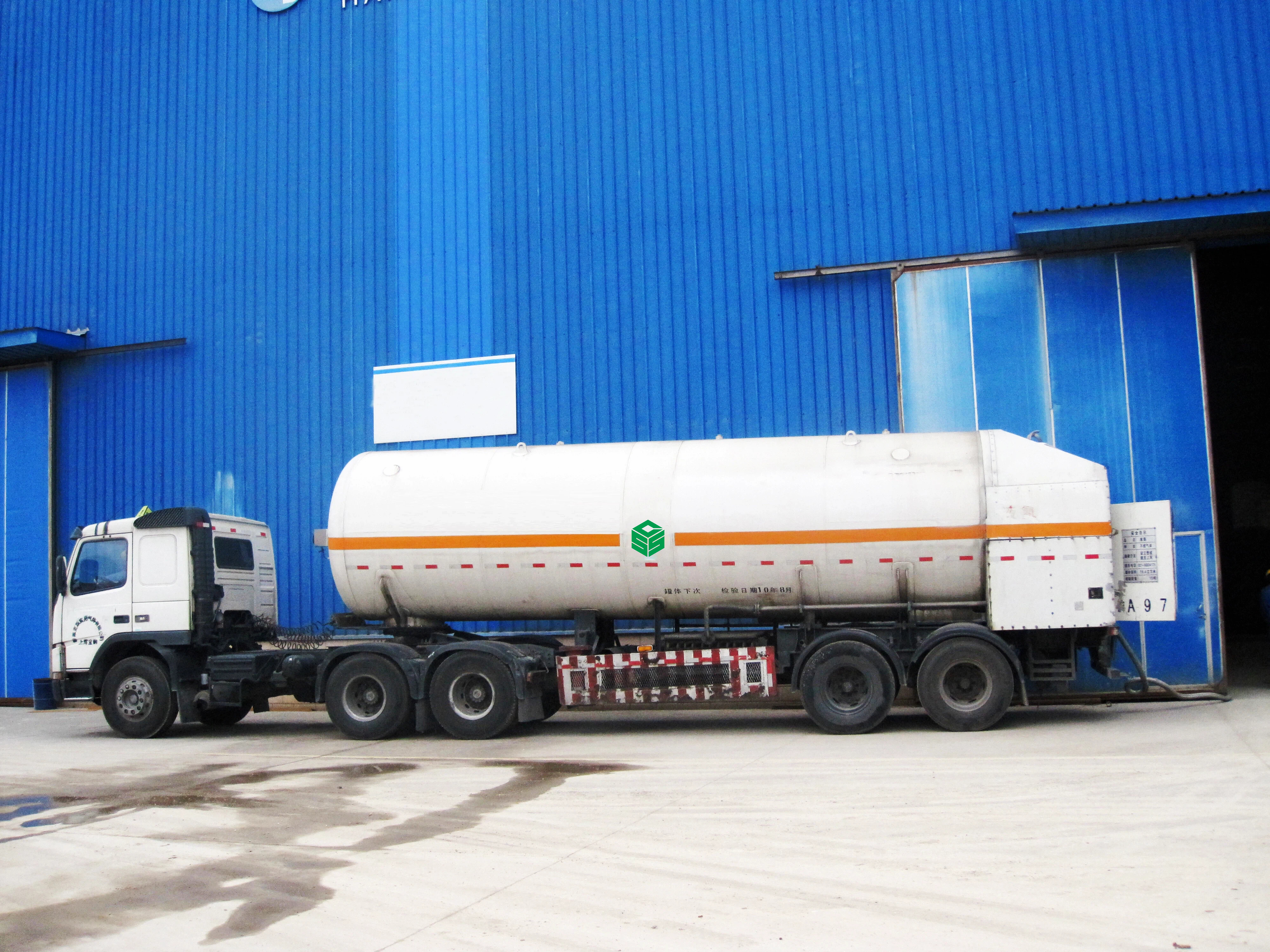 Cryogenic Resistant LNG Lorry Tanker from China manufacturer - CNGLNG.com